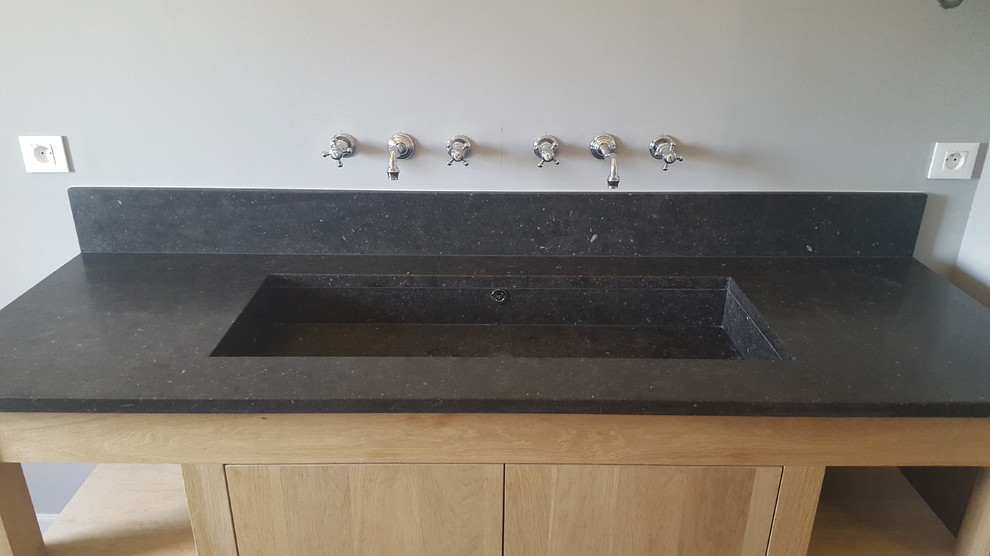 Plan vasque en Pierre du Hainaut - Contemporain - Salle de Bain ...