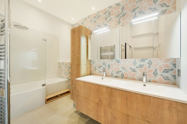 Salle de bain aspect bois - Scandinave - Salle de Bain - Paris - par ...