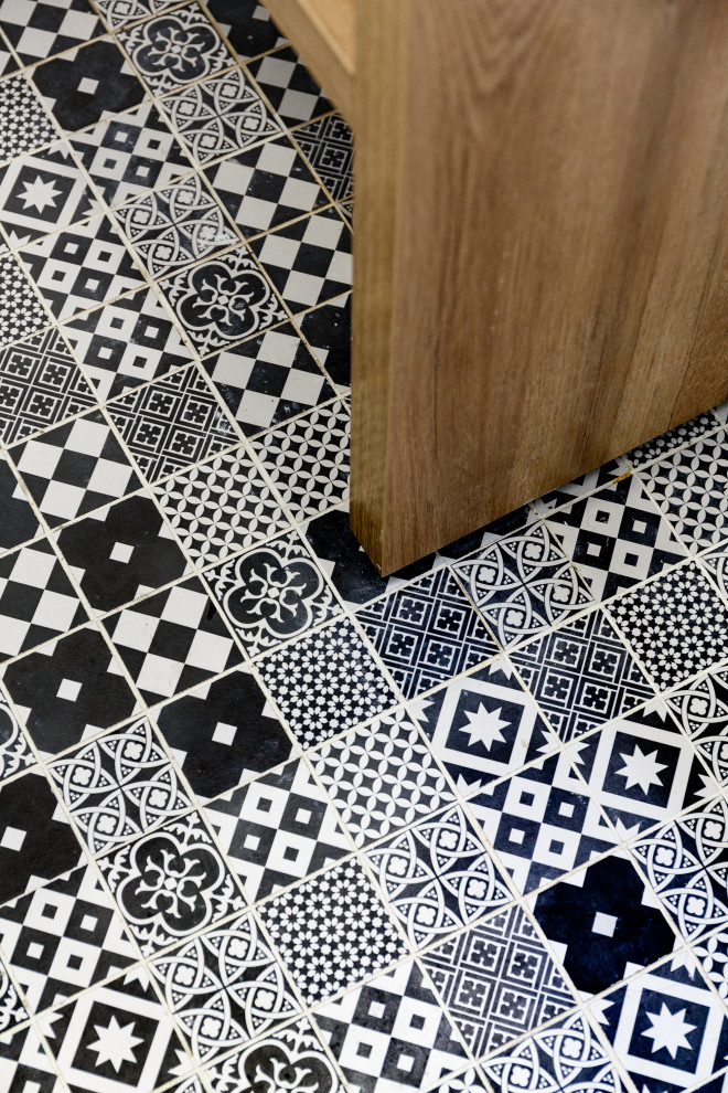 Un carrelage ultra graphique - Bathroom - Paris - by QUALIRENOVATION by ...