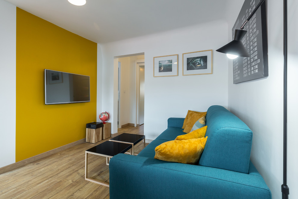 Suivez le Guide : Le pont vieux - Modern - Family Room - Nice - by ...