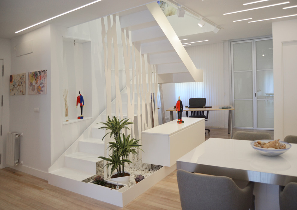 ESCALERA EN SALON - Modern - Living Room - Bilbao - by e2 arquitectura ...