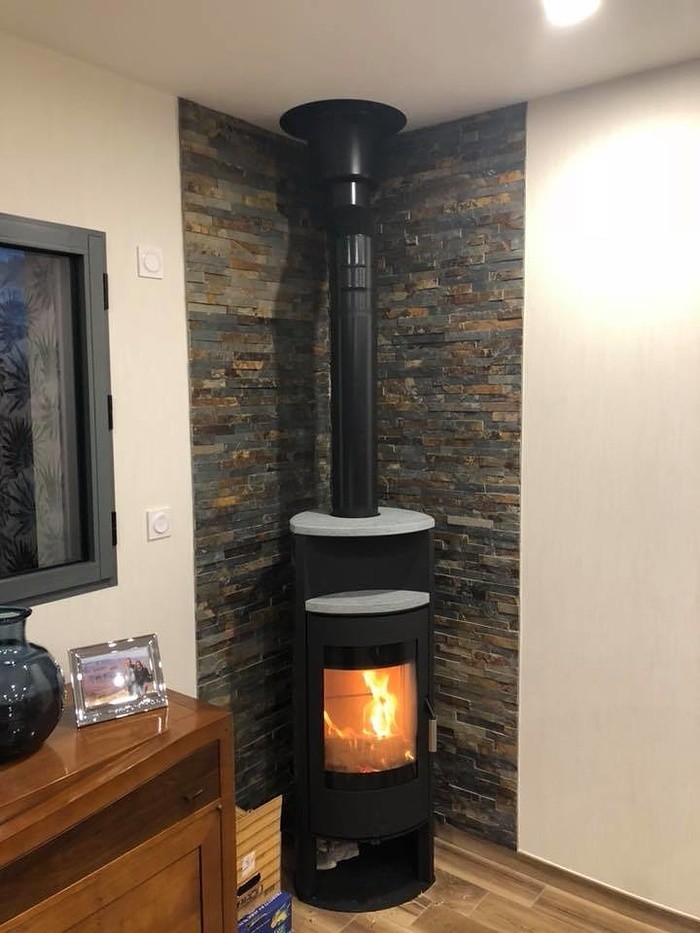 Décoration d'un salon avec espace poêle à bois - Modern - Living Room ...