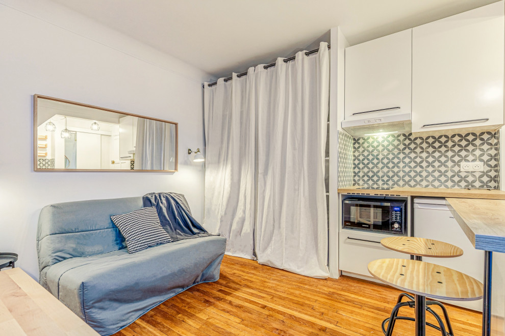 Petit studio parisien de 18 m² à Montmartre - Living Room - Paris - by ...