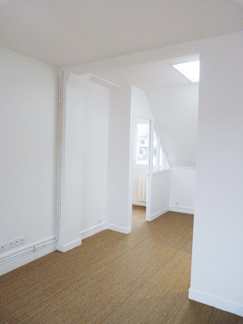 Réagencement global d'un T2 dans d'anciennes chambres de bonnes - Salon ...