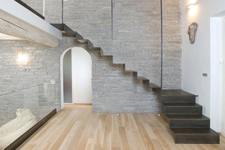 Scale interne moderne ferro / vetro / legno - Moderno - Scale - Milano ...