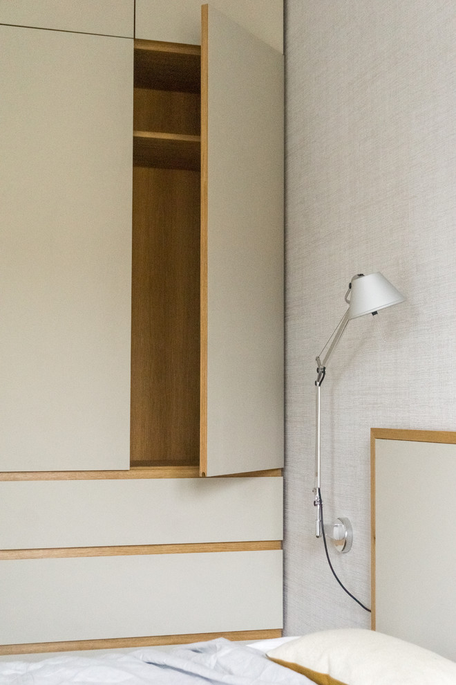 Details of the Bespoke Built In Wardrobe and Bed - Modern - Bedroom ...