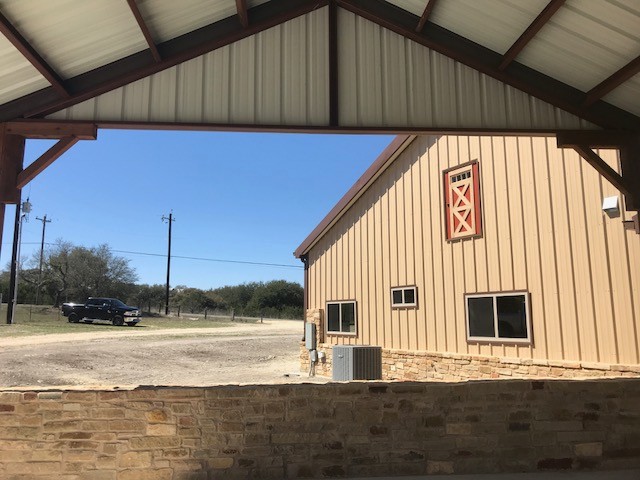 Custom Barndominium - Montagne - Abri - Austin - par Broadshield Custom ...