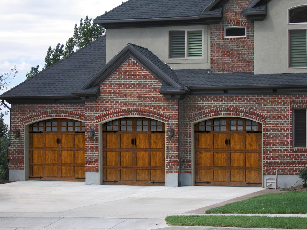 Martin Door - Classique - Garage - Vancouver - par Creative Door | Houzz