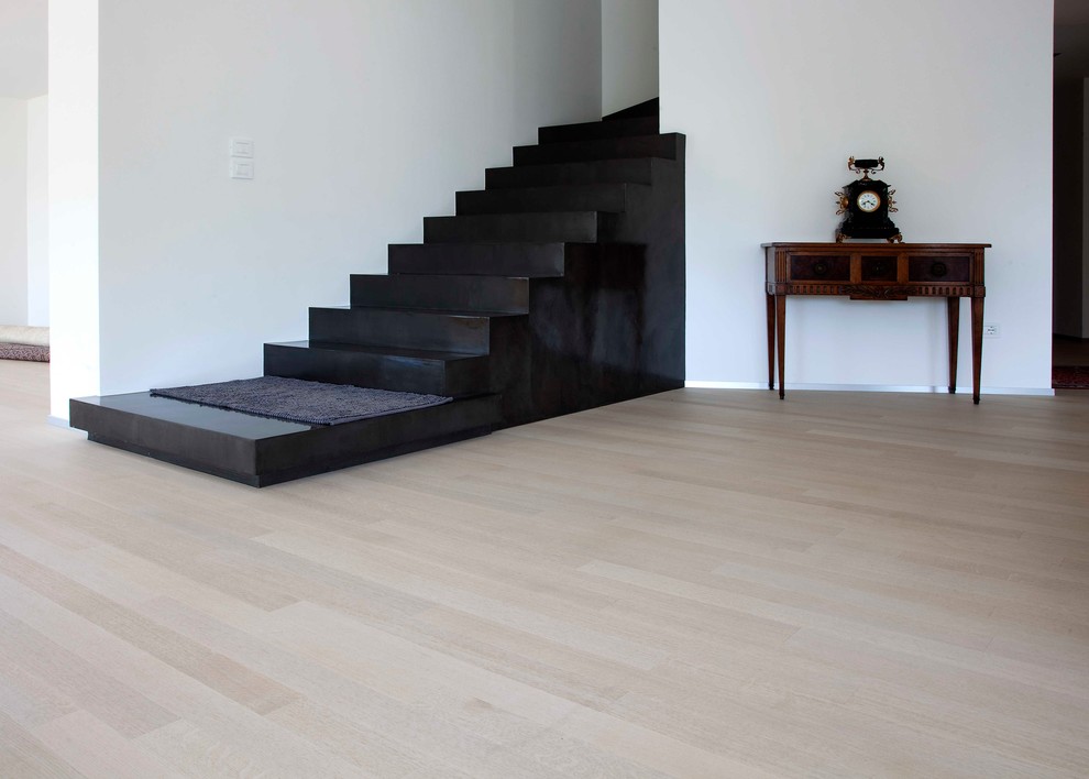 PAVIMENTO IN ROVERE SBIANCATO - Modern - Family Room - Venice - by ...