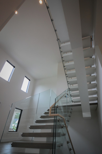 80_Floating Switchback Glass + Mono-beam Staircase, McLean VA 22101 ...