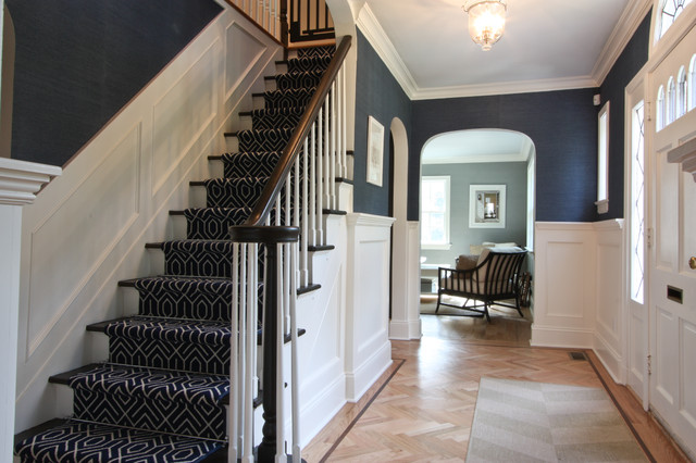 Classic Coastal Colonial Foyer - Classique - Escalier - Newark - par ...