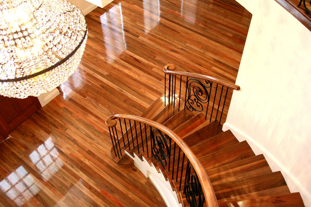 Curved stair with cut Strings to open sides of flight - Treppen ...