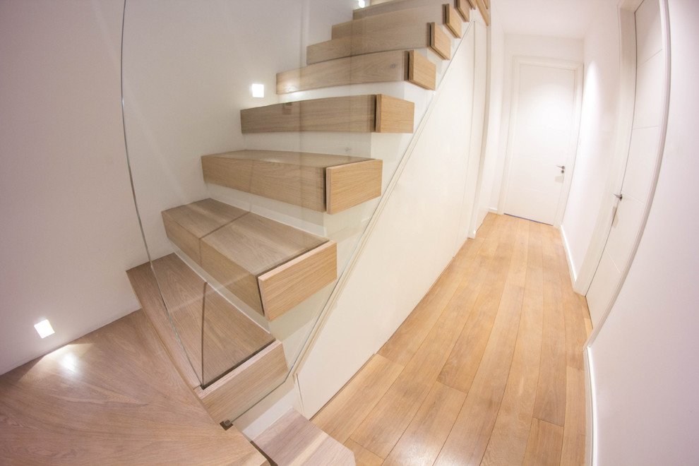 Elegant cantilever staircase features oak-clad treads - Contemporary ...