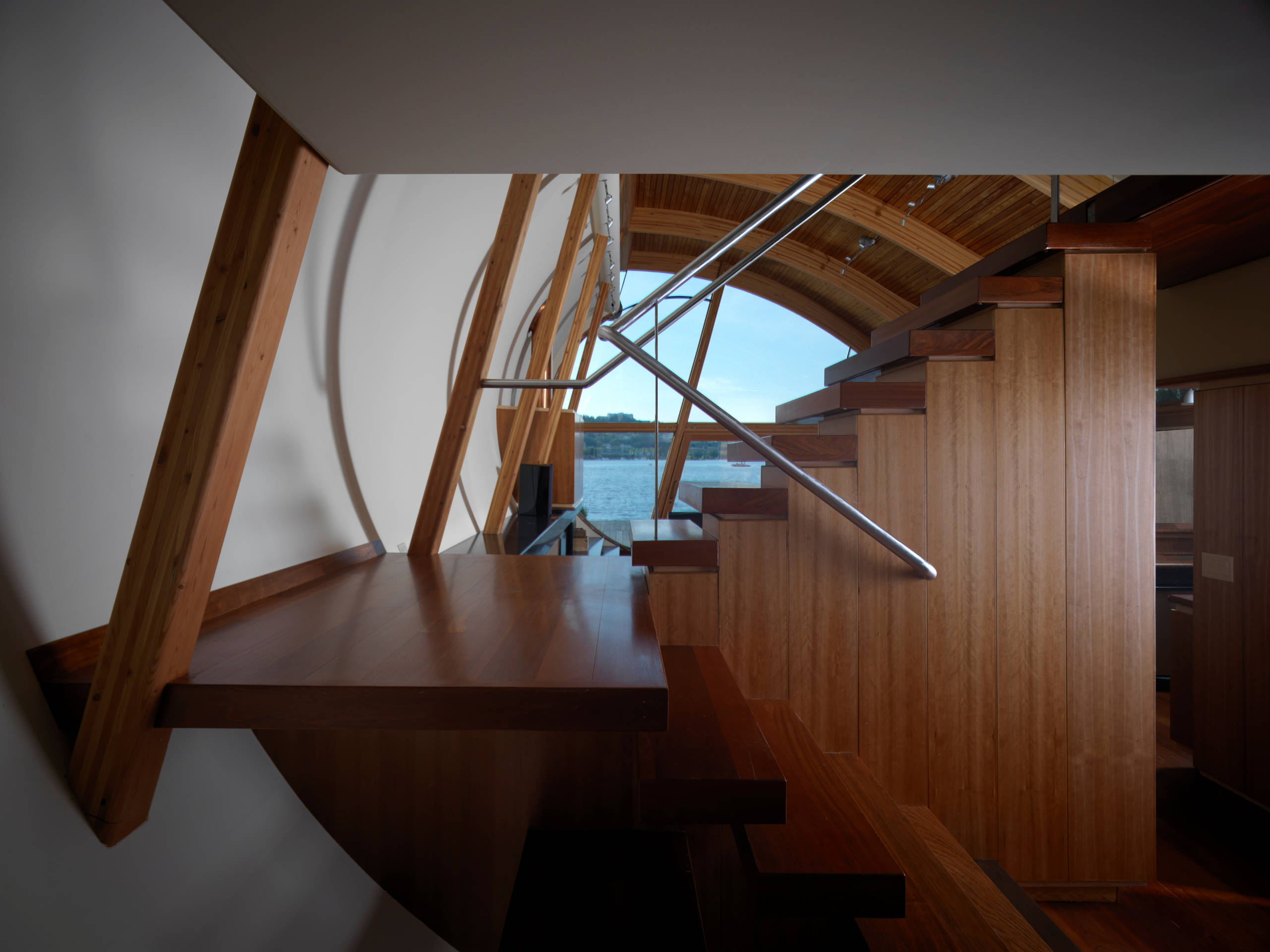 Houzz Tour: A Unique Circular Floating Home With Star Status | Houzz IE
