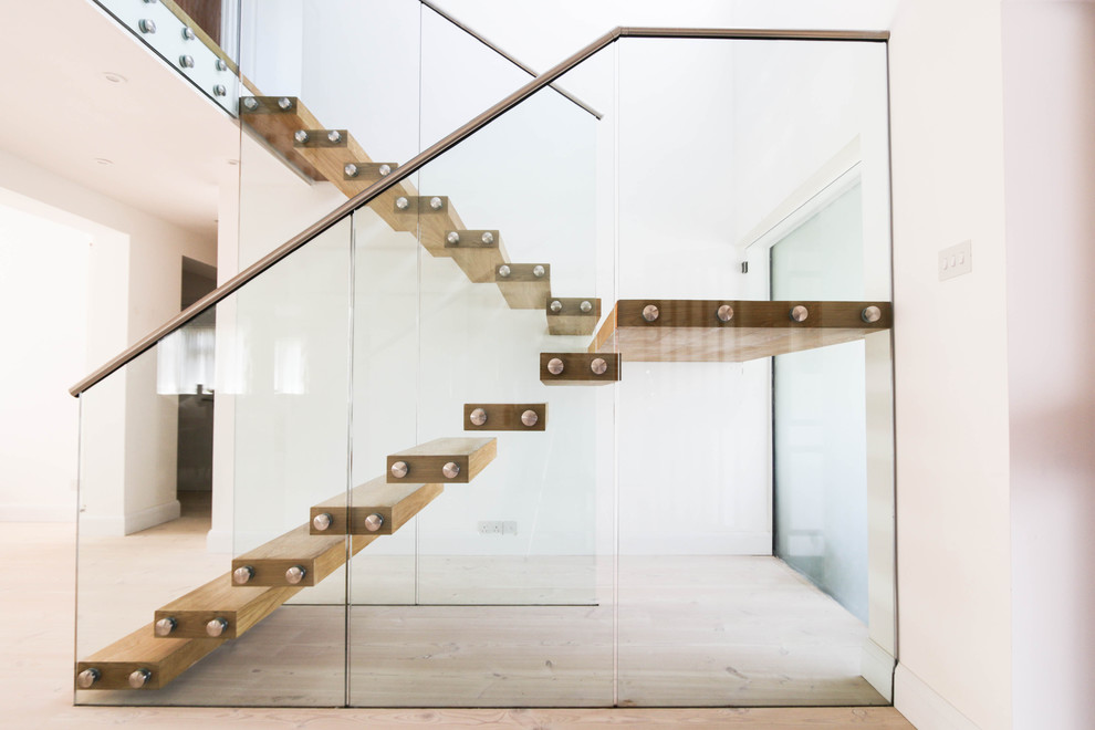 Floating staircase with thick treads and a glass balustrade - Modern ...