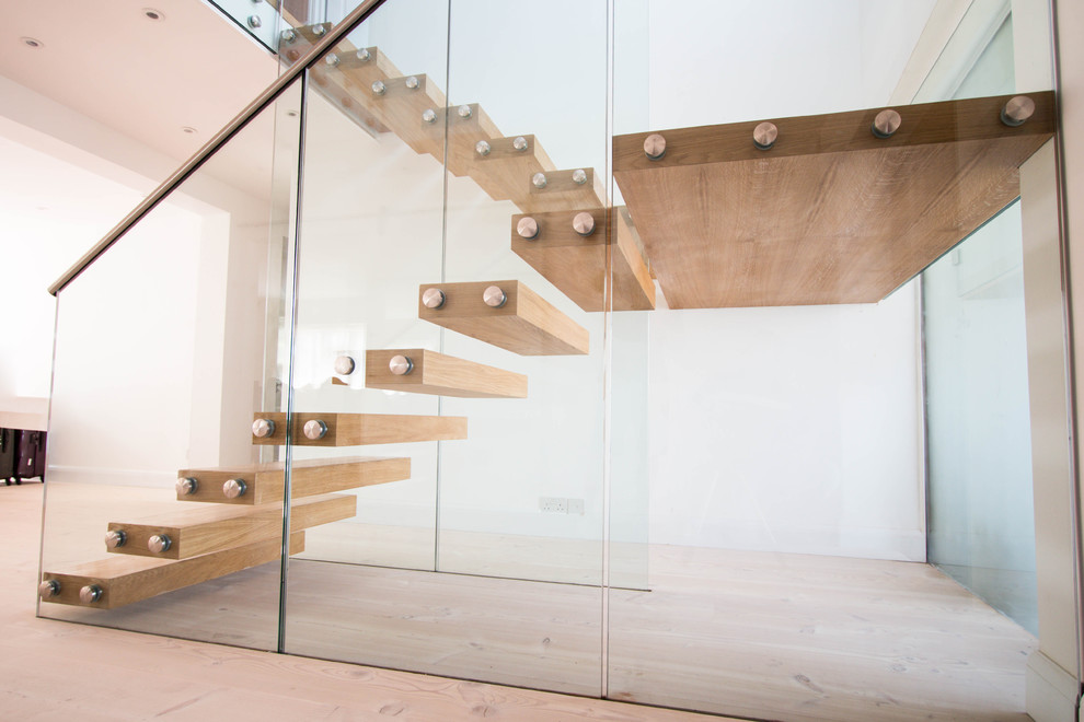 Floating staircase with thick treads and a glass balustrade - Modern ...