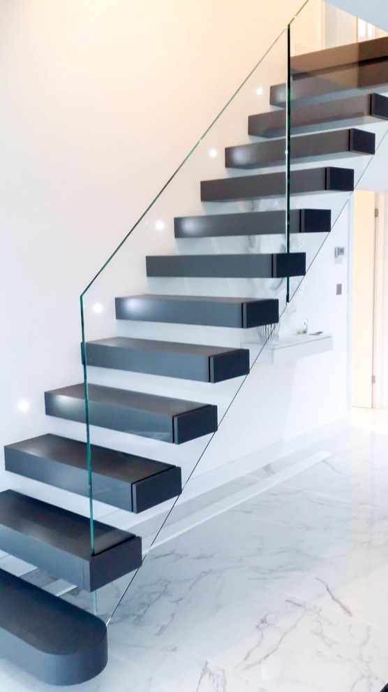 Floating tread staircase with frameless glass balustrade - Contemporary ...