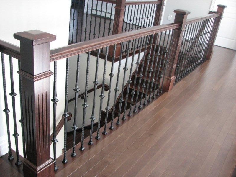 Fluted Box Newels & Metal Balusters Stairway - Contemporain - Escalier ...