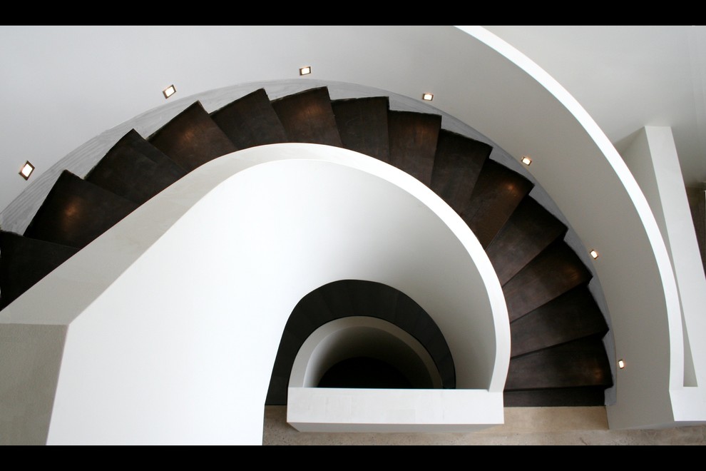 Geometric curved stair with curved dwarf wall balustrade - Modern ...