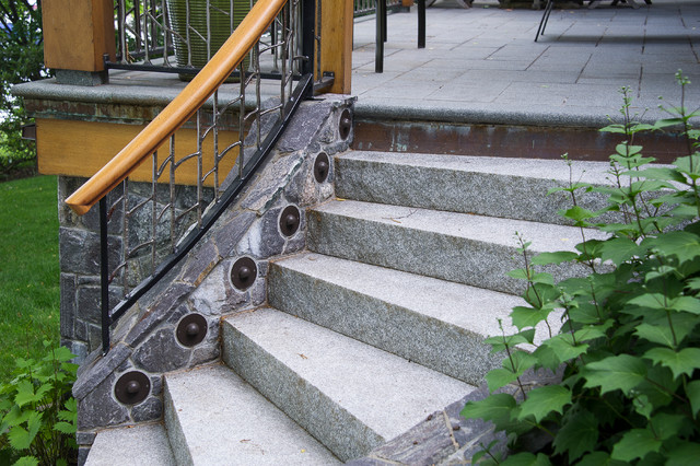 Granite stone steps with lighting - Craftsman - Escalier - New York ...
