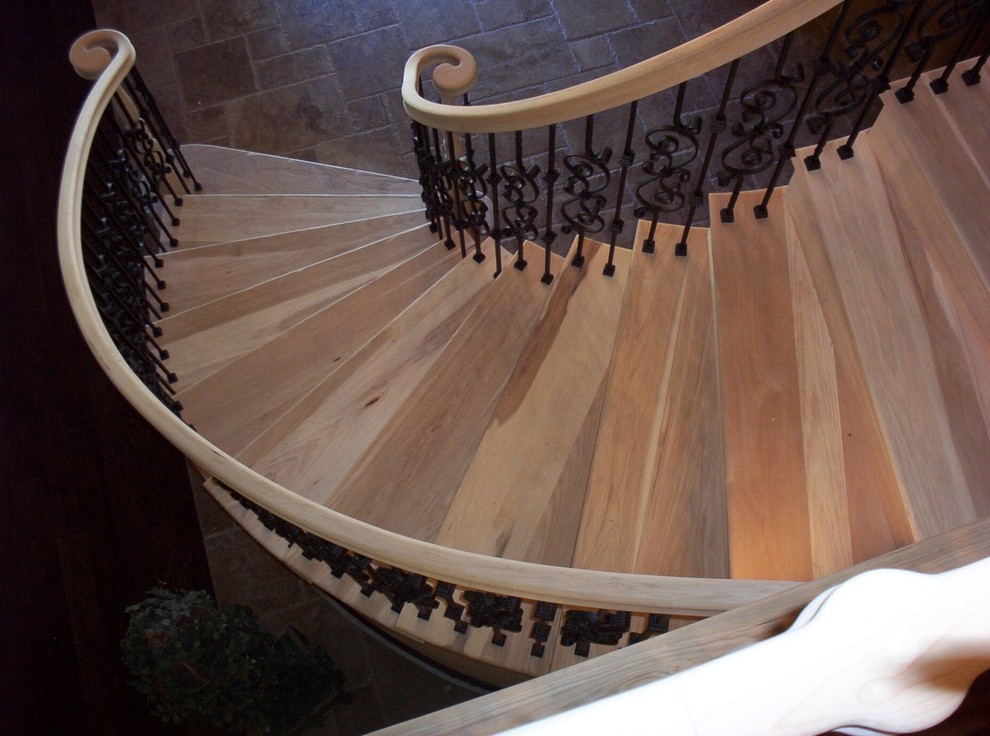 Hickory staircase with iron balusters - Classique - Escalier - Denver ...