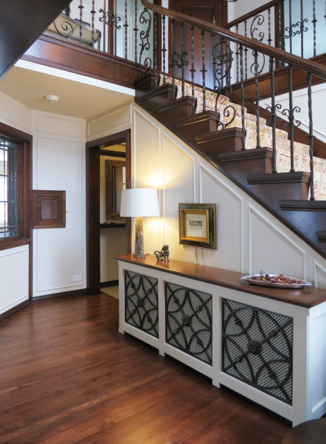 Historic Bloodgood Tuttle Tudor Staircase - Clásico - Escalera ...