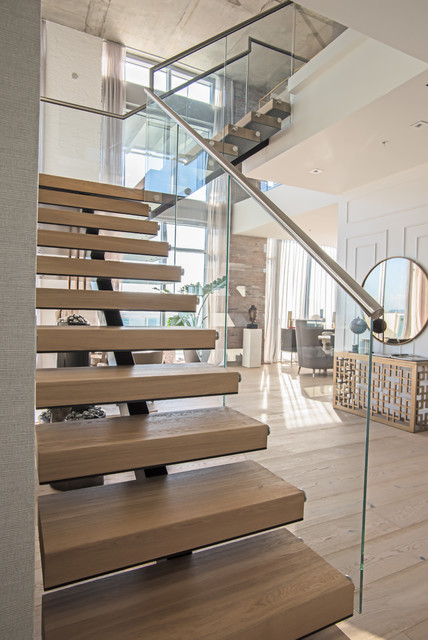 Modern Center Beam Staircase Collaboration - Moderne - Escalier - Tampa ...