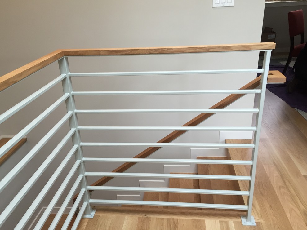 Modern steel railing with wood - Contemporain - Escalier - San ...