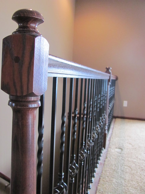 Oak railings with wrought iron - Classique - Escalier - Cleveland - par ...