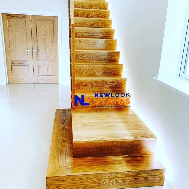 Oak Wood Staircase With Two Large Square Steps, & Glass Balustrade ...