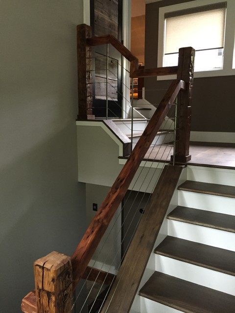 Reclaimed Wood Railings & Newel Posts - Campagne - Escalier - New York ...