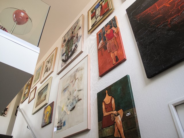 Salon Hang Stairwell, Otumoetai House. - Eclectic - Staircase ...