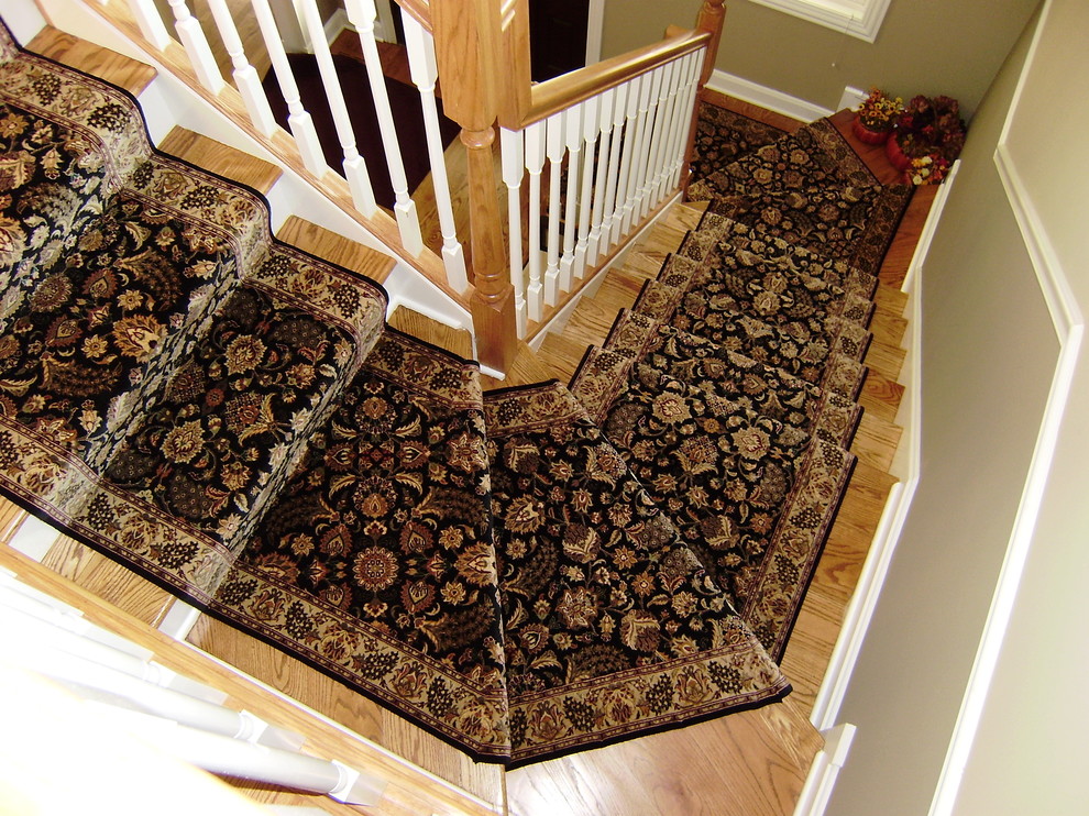 Staircase Glenview - Traditional - Staircase - Chicago - by Oscar Isberian Rugs | Houzz