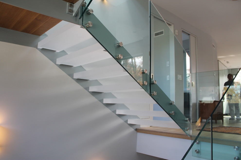 U shaped stair with Acrylic Treads and Glass Railing - Contemporain ...