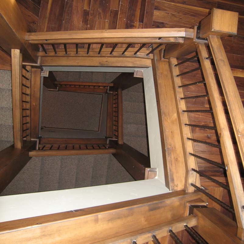 Wood Railing with Wrought Iron Balusters - Clásico - Escalera - Salt ...