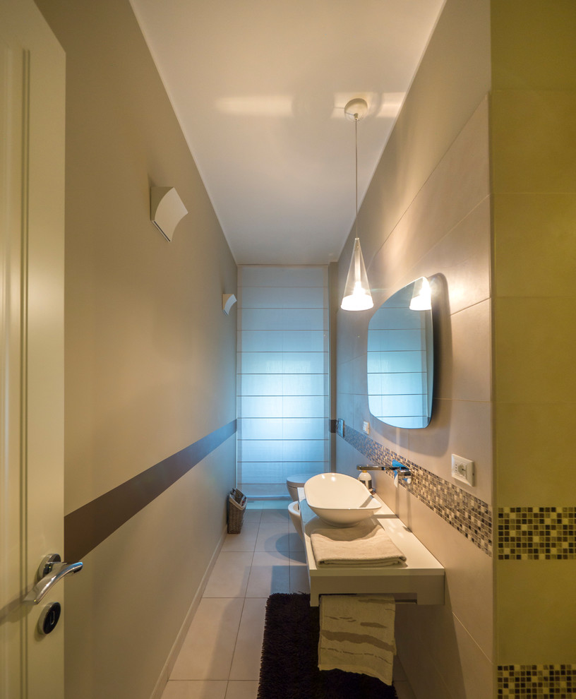 Bagno stretto e lungo - simmetrie ripristinate - Contemporary ...