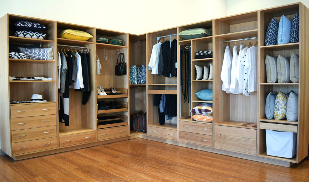 Solid messmate timber corner robe - Moderne - Armoire et Dressing ...