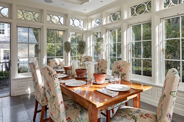 Back Country Pre-War Colonial Renovation - Classique - Véranda et ...