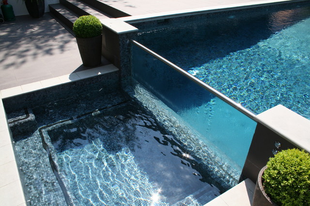 Glass wall outdoor pool - Contemporary - Swimming Pool & Hot Tub ...
