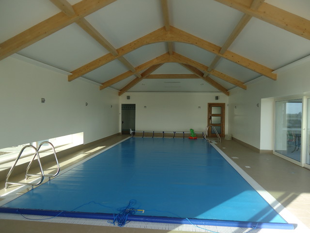 Glulam Truss for Swimming Pool, Co. Dublin - Contemporain - Piscine ...