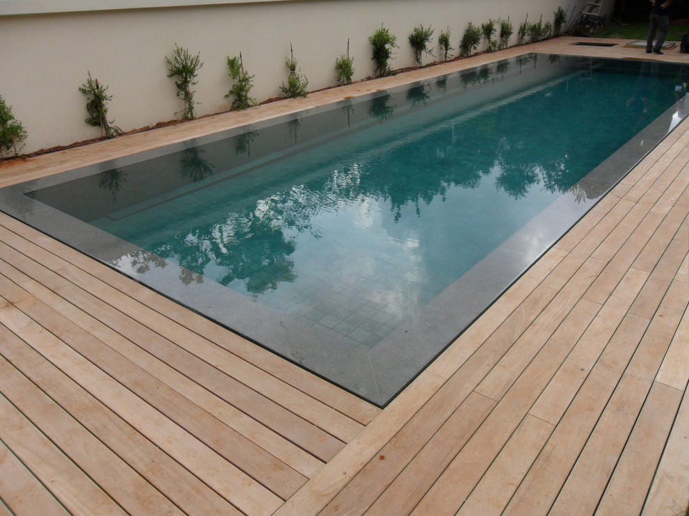 Burmese teak swimming pool deck with hidden fasteners - Modern ...