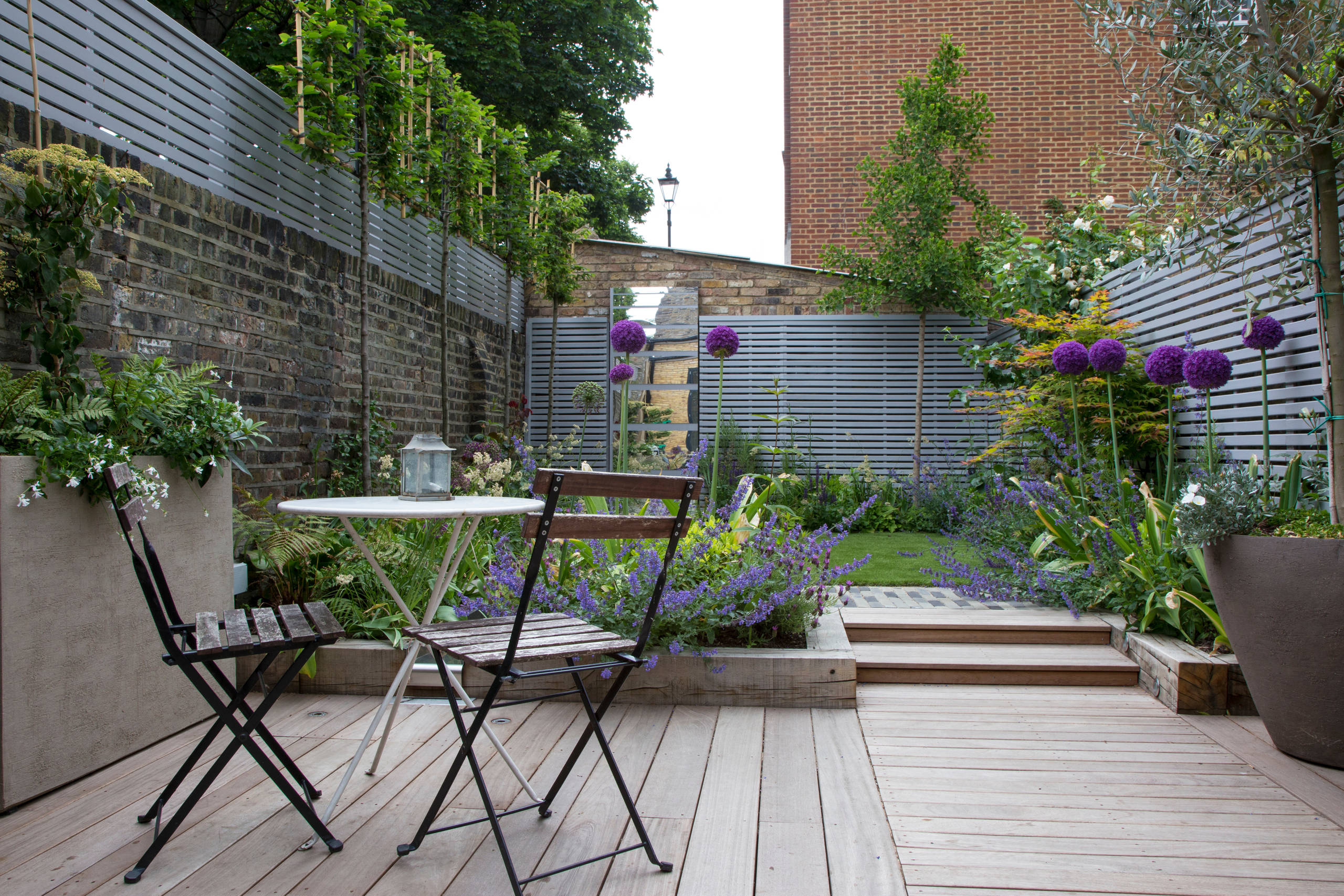 Simple Layout and Design Ideas for a Small Garden | Houzz UK
