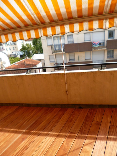 Balcon / Terrasse en bois exotique - Contemporaneo - Terrazza - Parigi ...