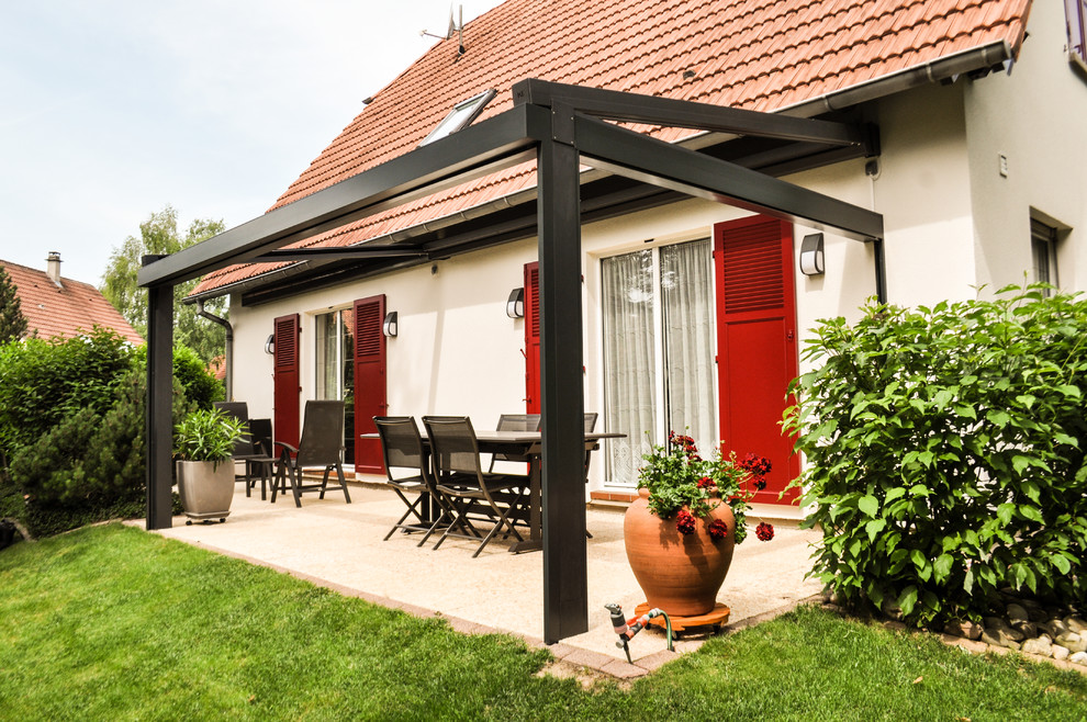 Pergola toile enroulable et store verticuax latéraux à Oberhausbergen ...