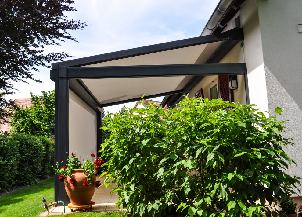 Pergola toile enroulable et store verticuax latéraux à Oberhausbergen ...