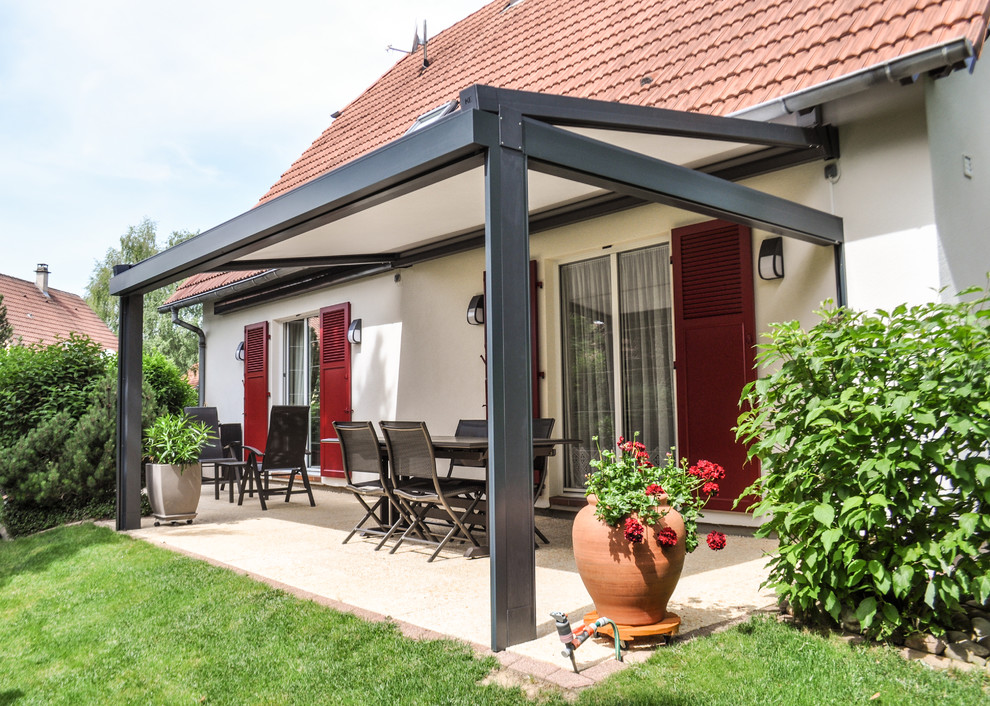 Pergola toile enroulable et store verticuax latéraux à Oberhausbergen ...