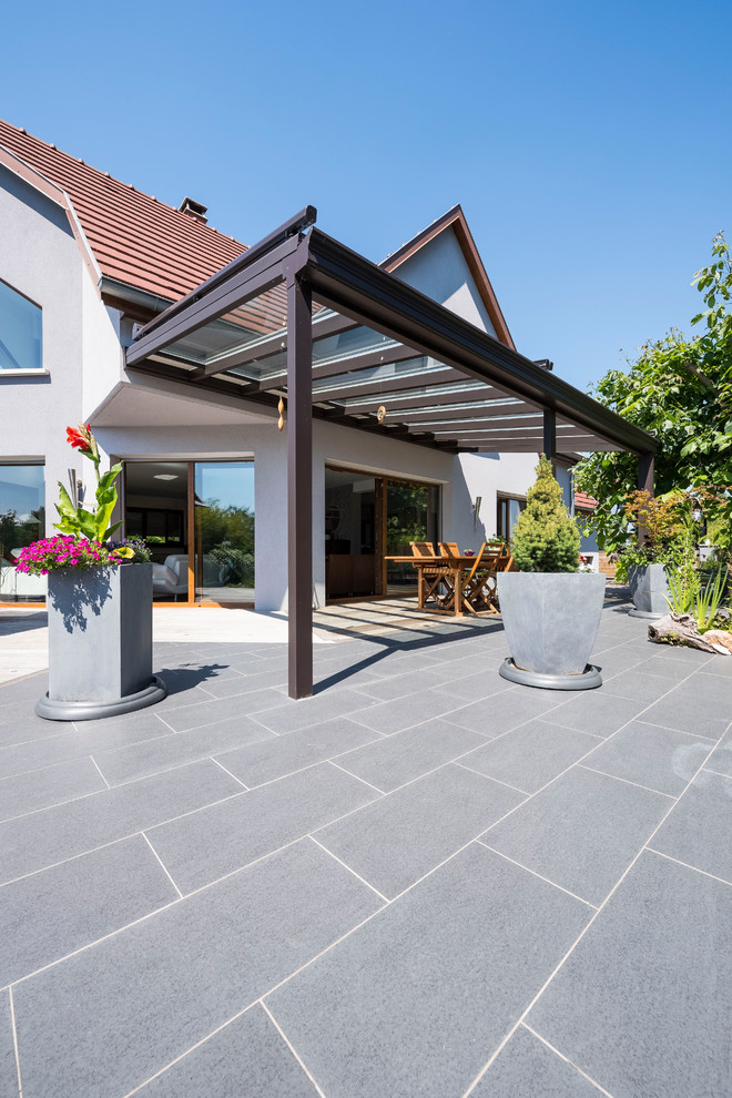 Terrasse bois et pierre bleue - Patio - Paris - by Terrasses et Jardins ...