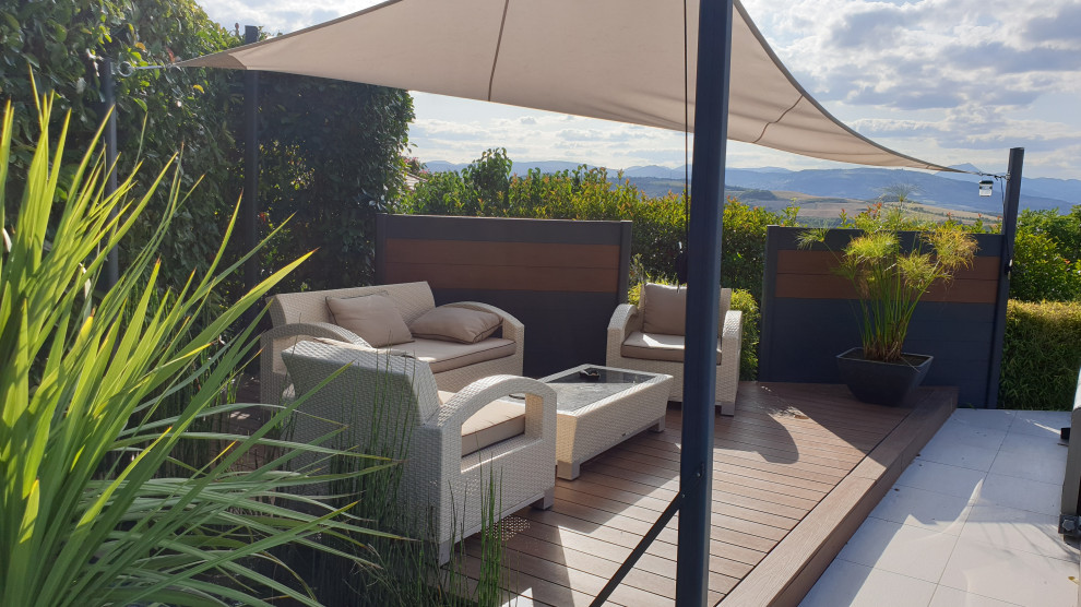 Terrasse en bois composite teinte teck - Modern - Patio - Other - by ...