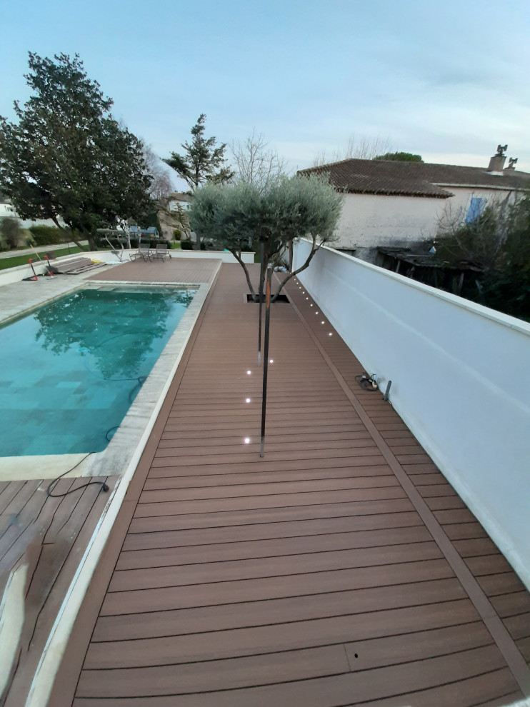 Terrasse en bois composite teinte teck - Modern - Patio - Other - by ...