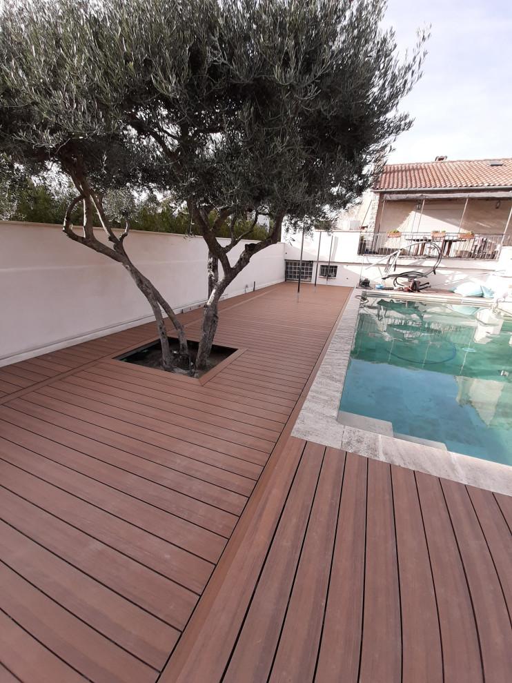 Terrasse en bois composite teinte teck - Moderno - Patio - Otras zonas ...
